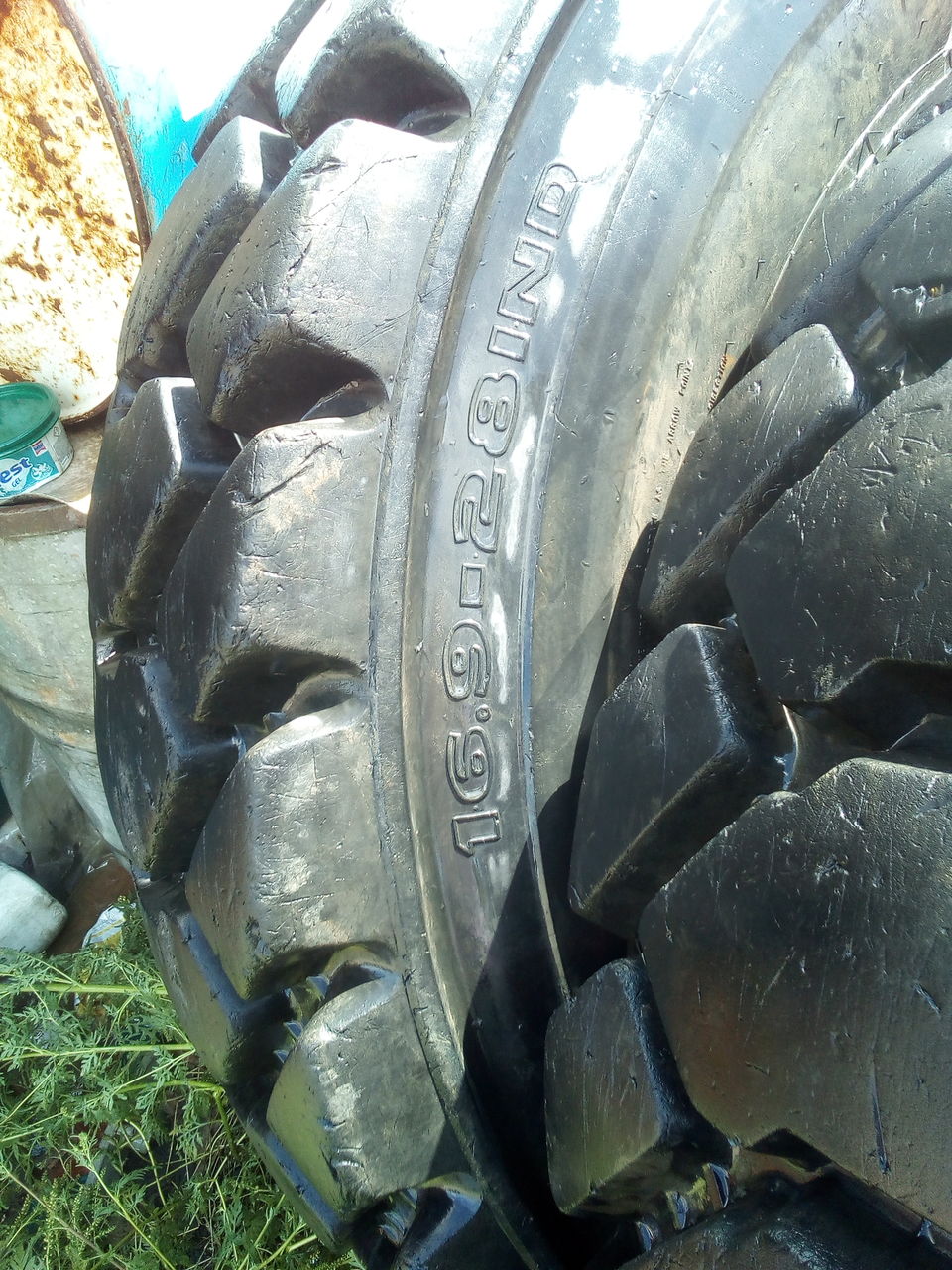 Vând două anvelope de la buldoexcavator in state foarte buna