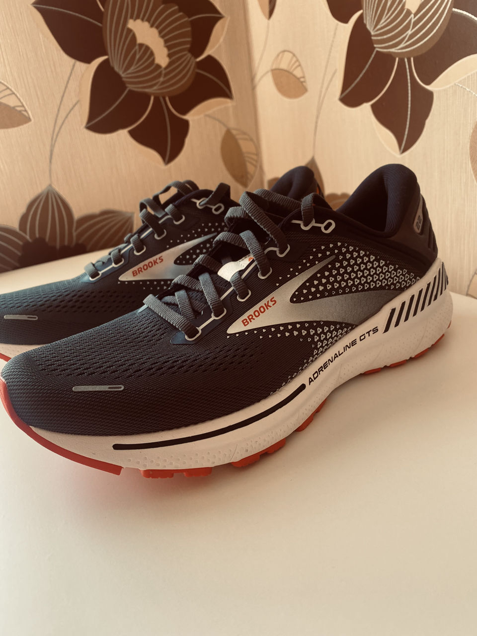 Adidasi Brooks