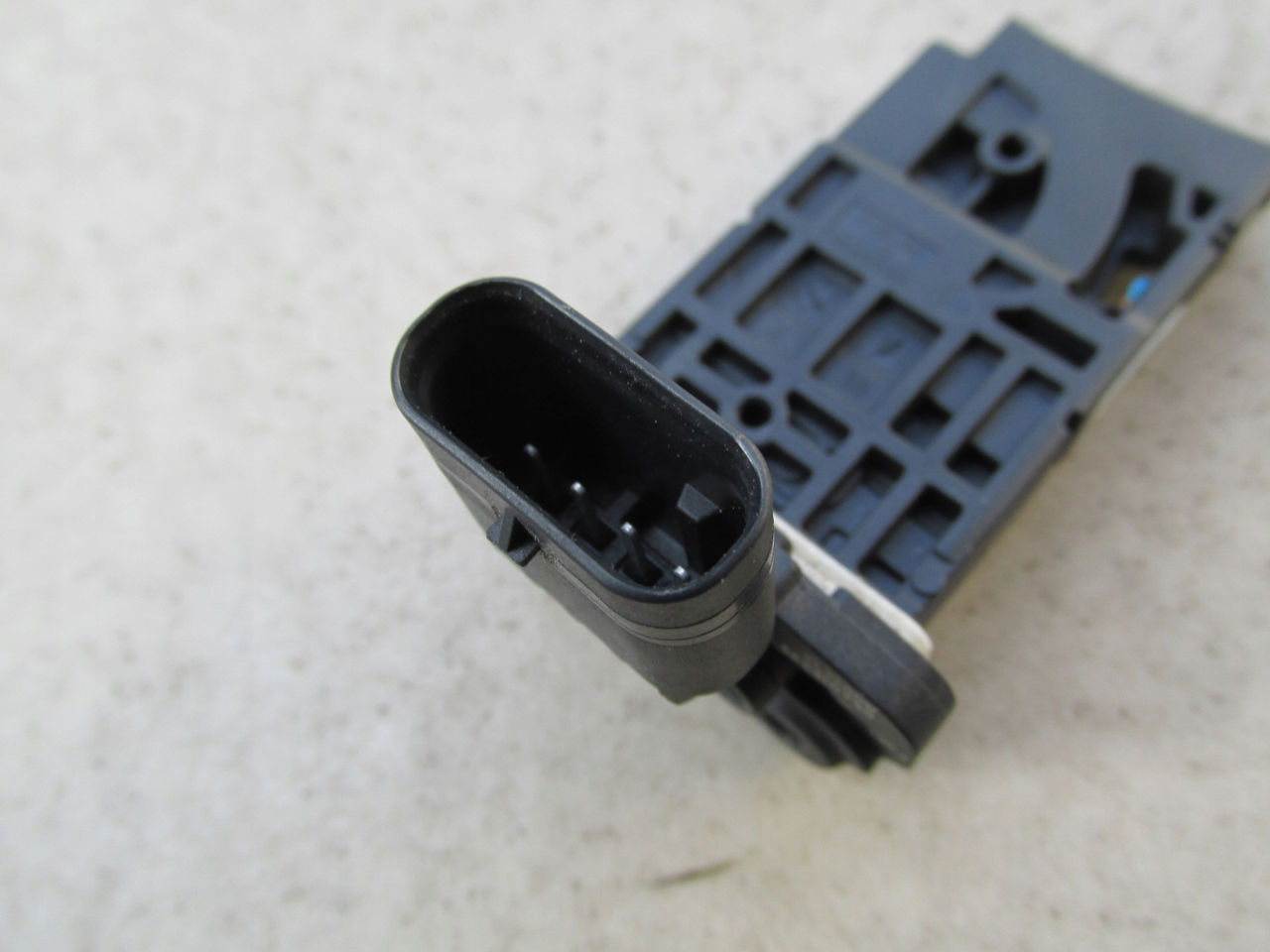 Датчик массового расхода воздуха/ расходомер ДМРВ ford kuga 1.5 tdci