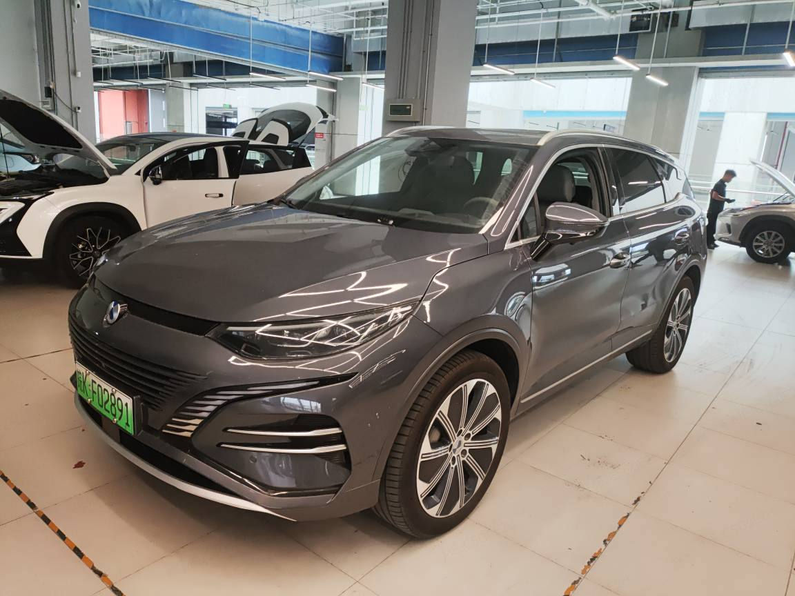 Denza N8 2023 г. с пробегом 10000 км, Плагин-гибрид (бензин), 24600