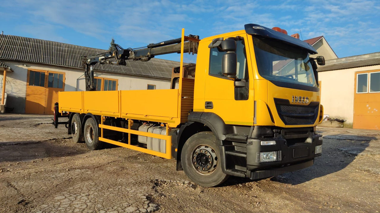 Iveco Camion cu Macara
