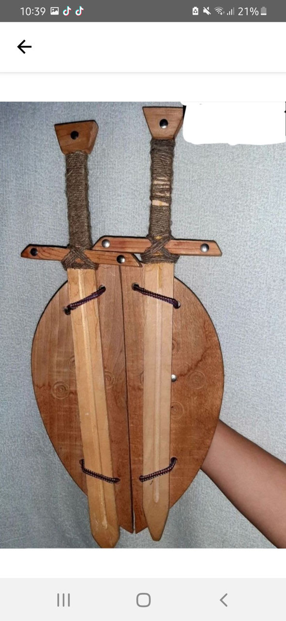 Scut cu săbii din lemn Noi