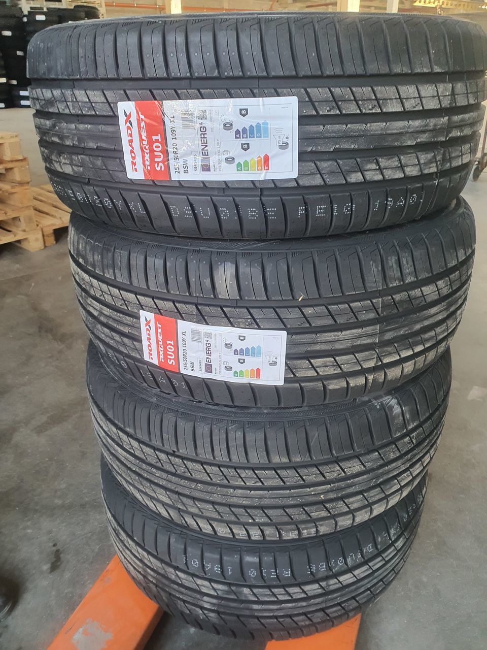 225/45 R18 Road X