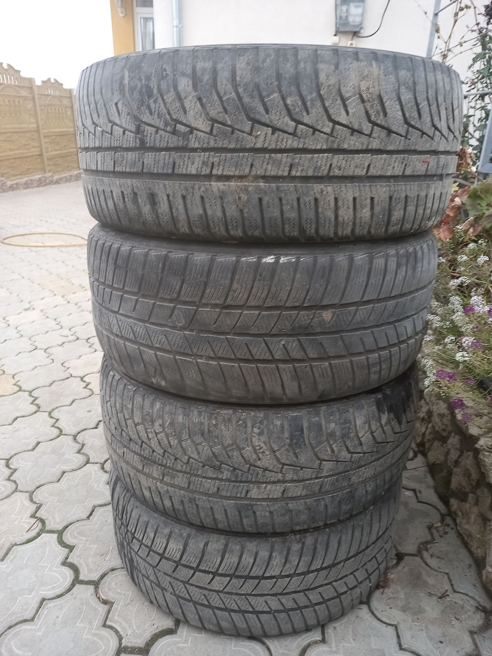 Anvelope la 235/40R19