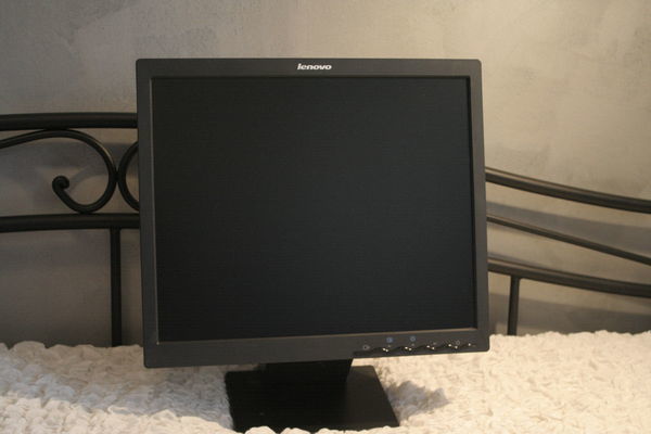 Lenovo IBM 9227-ab6 17inci LCD Monitor Ideal ca nou! - 300Lei