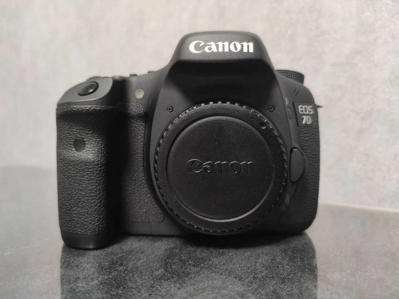 Canon EOS 7D Body почти новый, в идеальном состоянии + EF-S 18-55, или обмен на Canon 17-55mm f/2.8