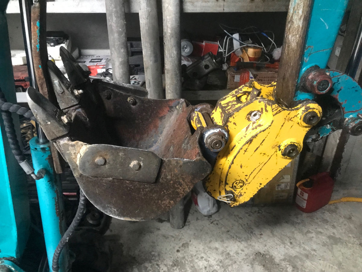 Vînd miniexcavator swe08