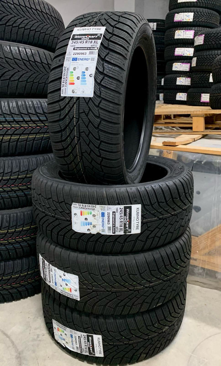 245/45R18 Kumho WP52