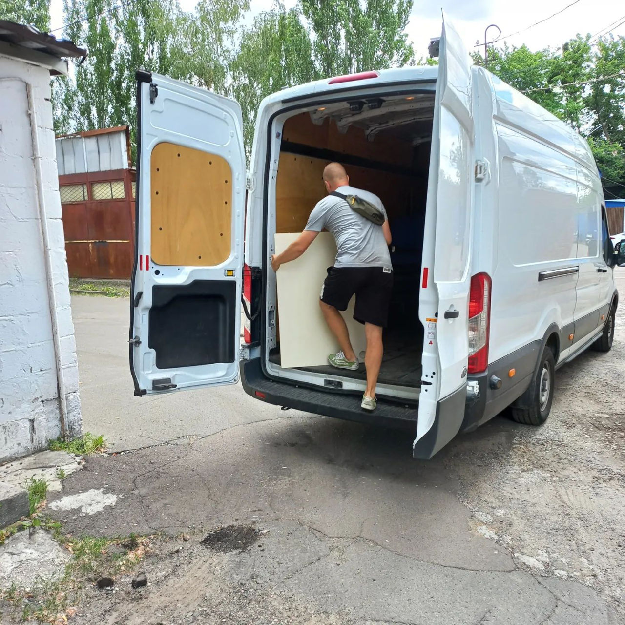 Transport bus și hamali