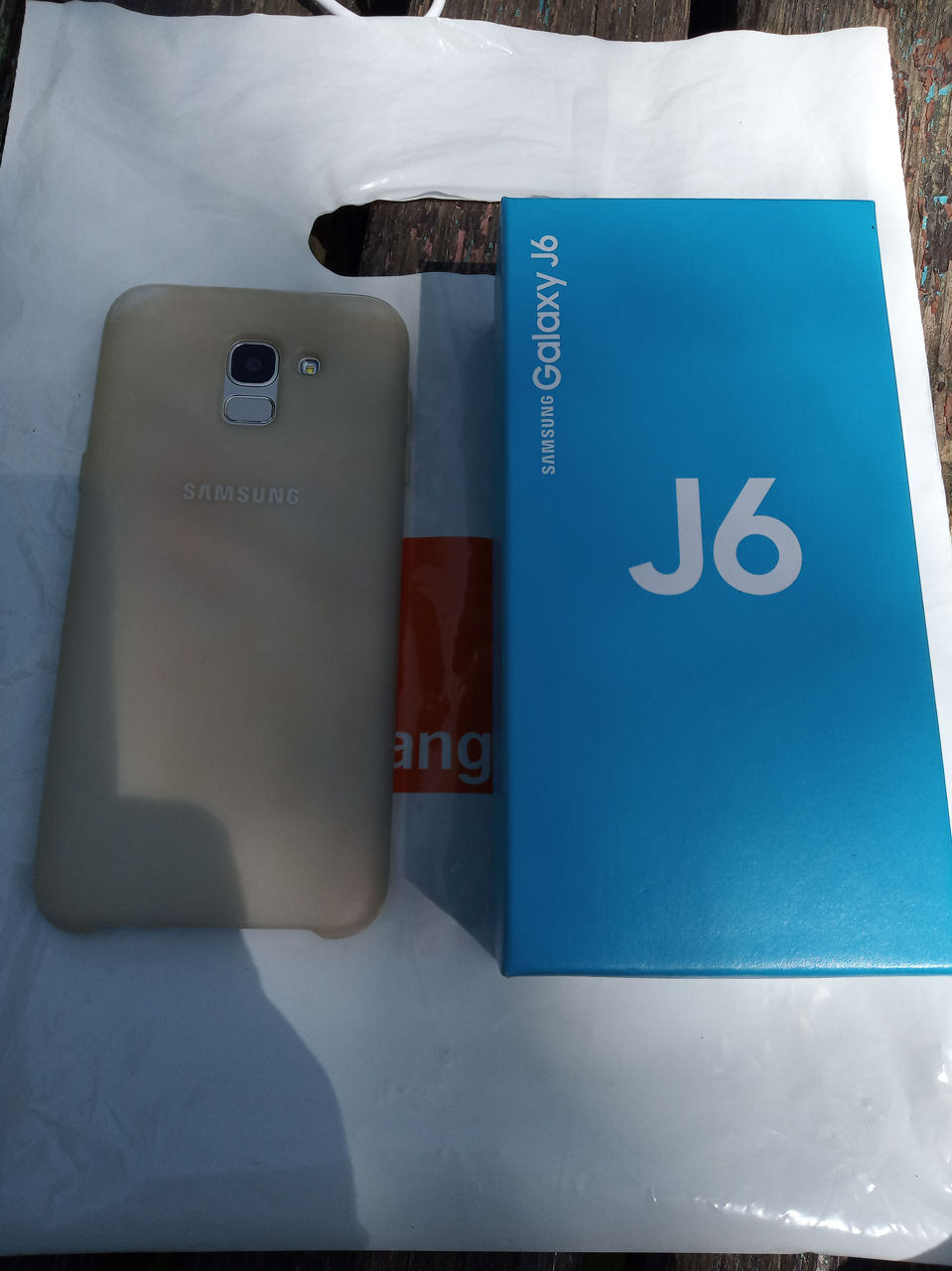 Телефон Samsung j6