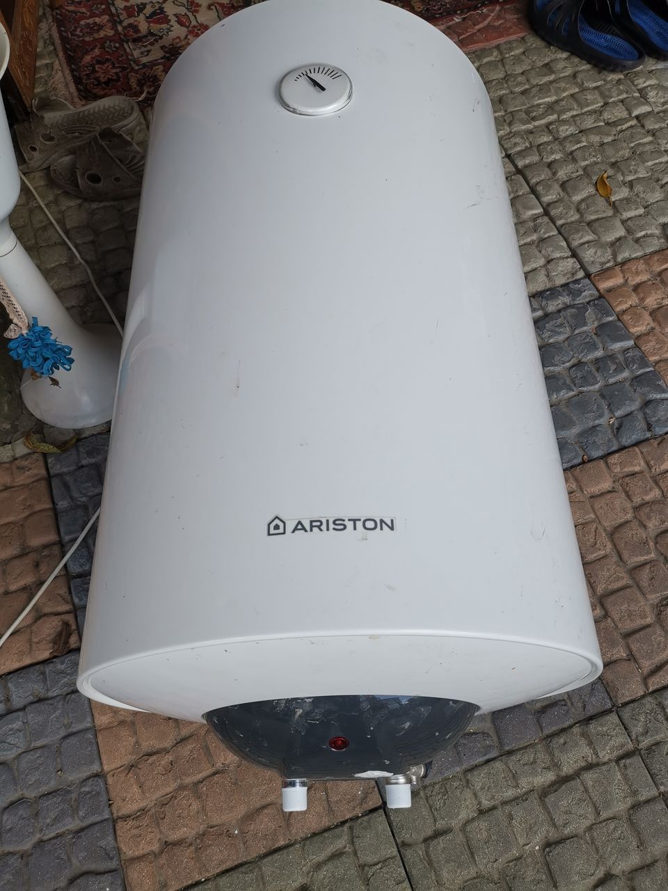 Vând un boiler Ariston 80l