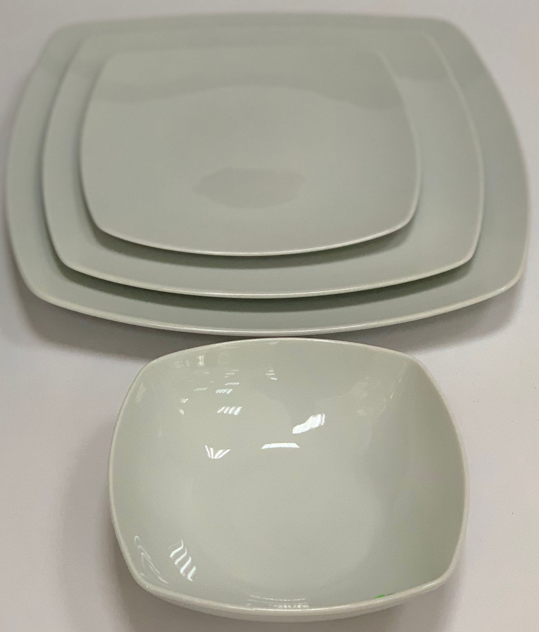 Vesela din porțelan . Set farfurii ,seturi pentru masa ,set ceai si ...