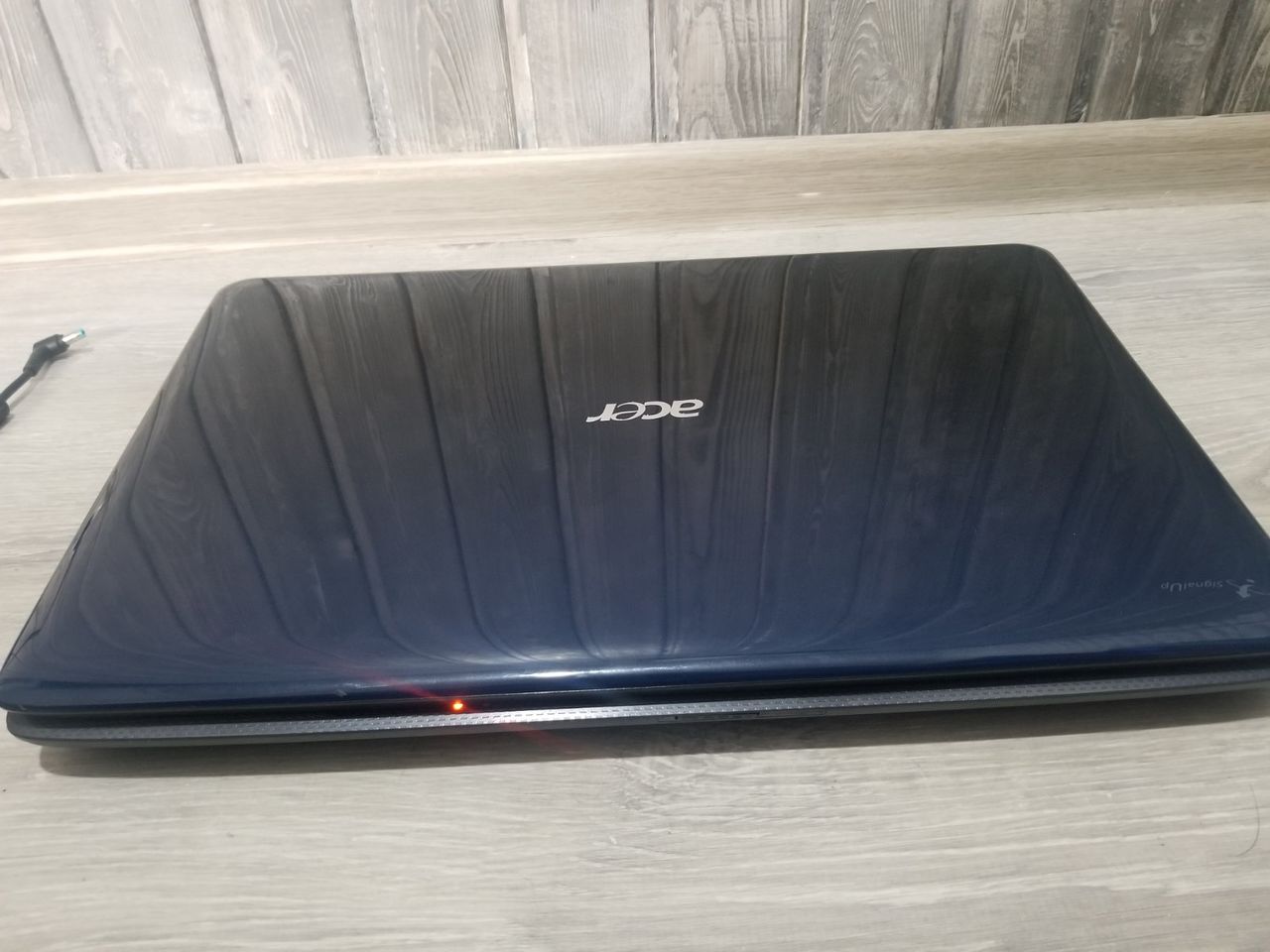 Ноутбук Acer с очень большим экраном.