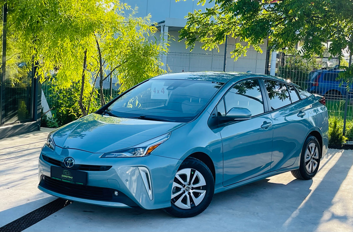Toyota Prius 2020 г. с пробегом 112993 км, Гибрид, 14999