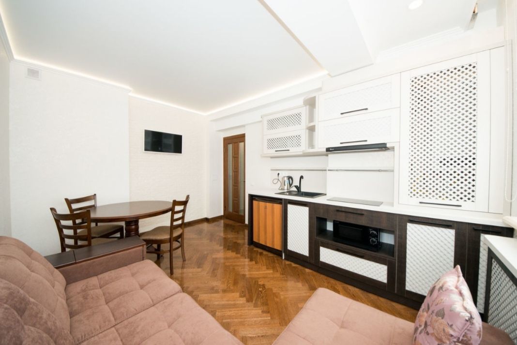 Centru str.Bernardazzi intersectie cu Armeneasca ! 1 dormitor+living cu ...