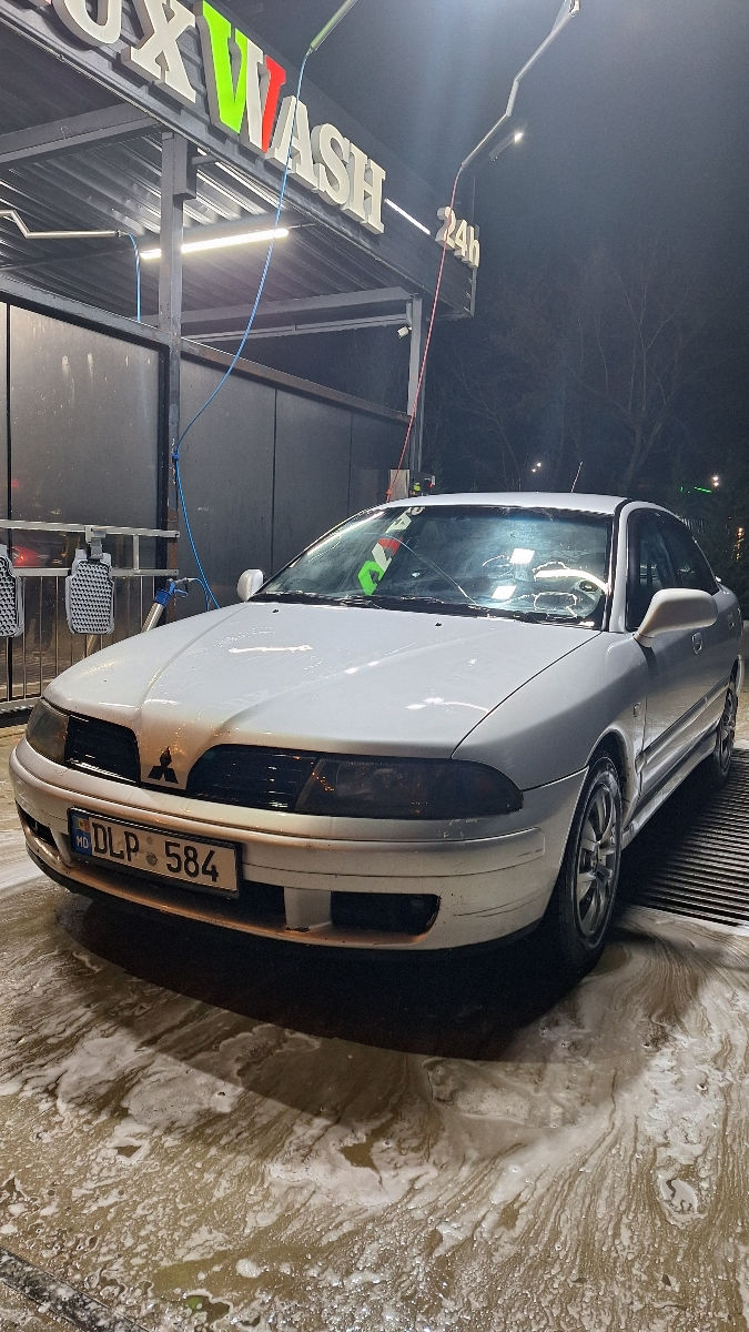 Mitsubishi Carisma an. 2003 cu rulaj 430000 km, Benzină, 2000