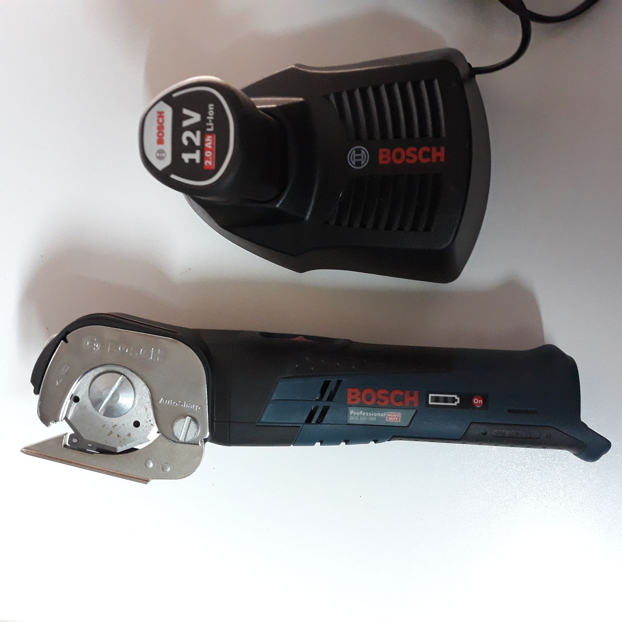 Bosch gus 12v-300 professional, аккумуляторные универсальные ножницы
