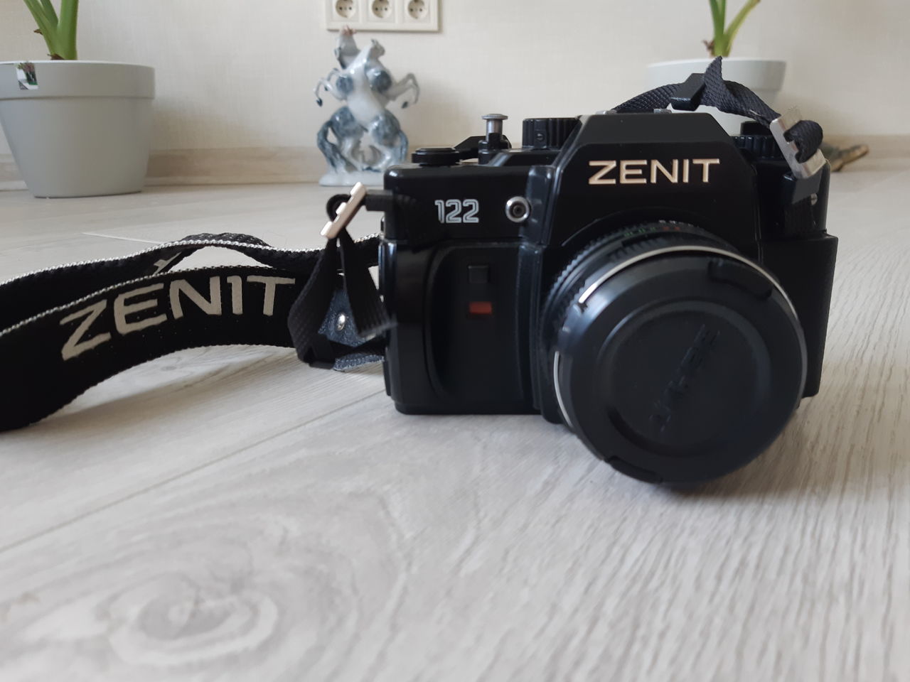 Zenit 122 новый, оригинальным ремешком и сумкой.