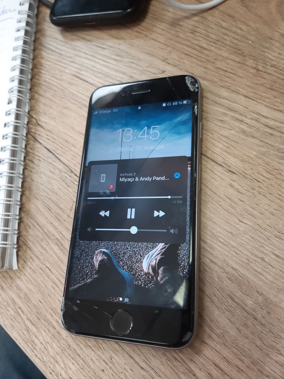 Vand iphone 6s (64 gb, acumulator 95%)- 1200 lei