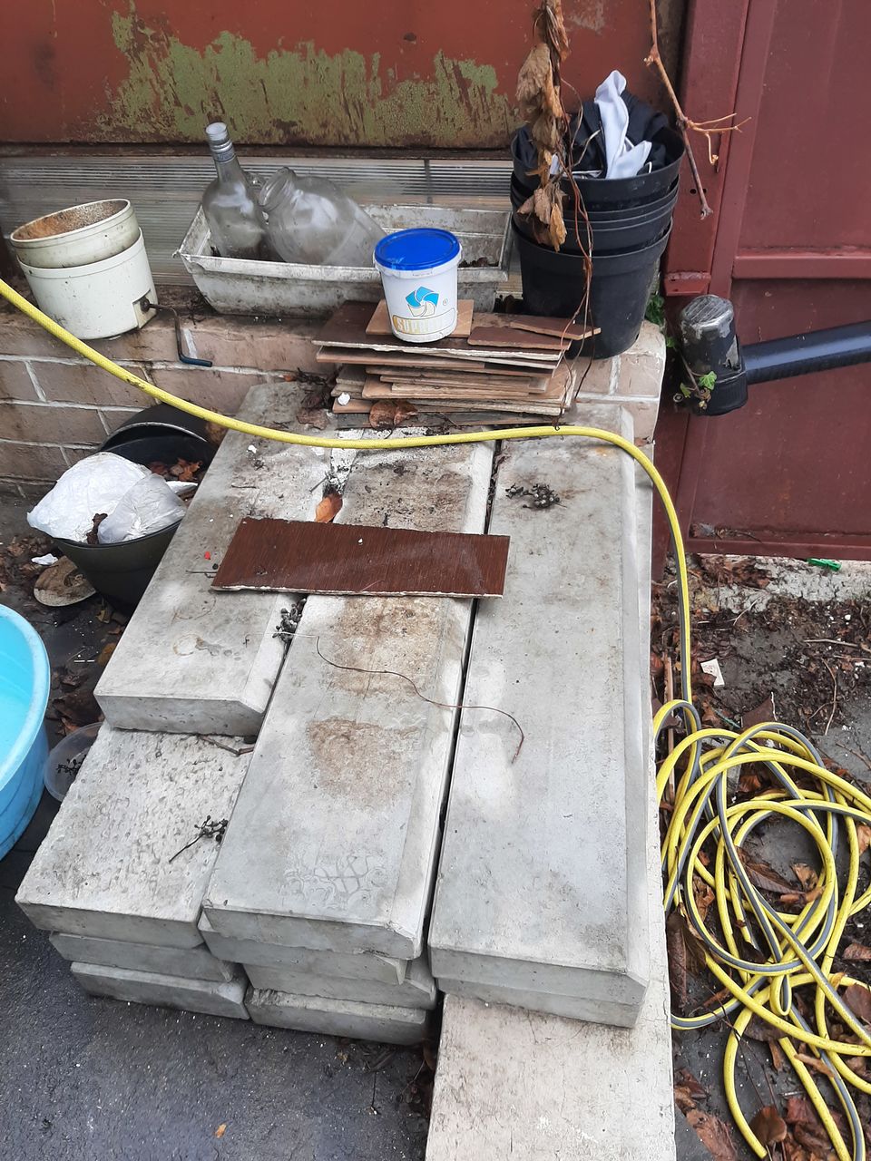 Каменный бордюр