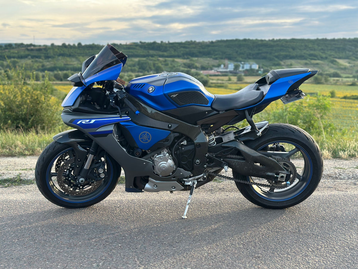 Yamaha R1 an. 2016 cu rulaj 15000 km, 14500