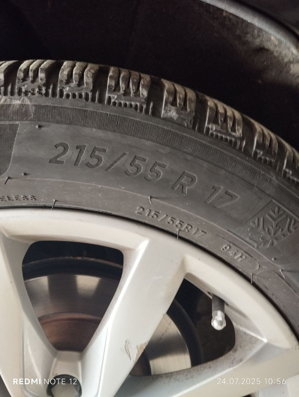 vînd anvelope de iarnâ de model Michelin 215/55r17 anul 2019