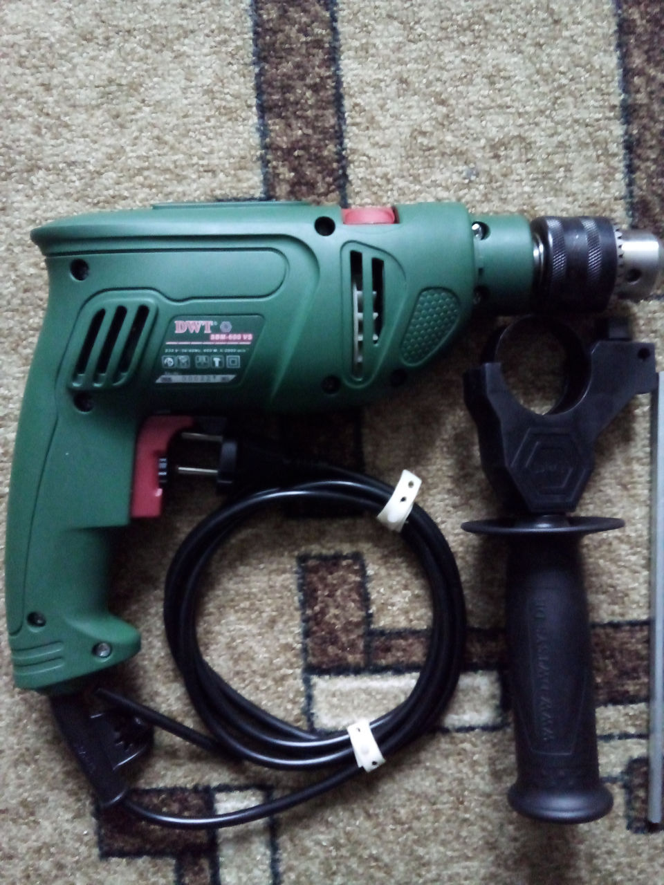 Продается новая ударная дрель DWT SBM-600 VS