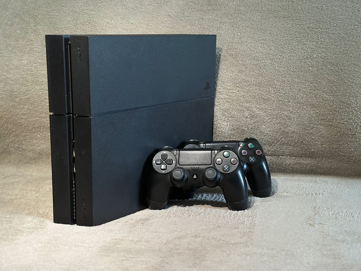 Playstation 4 cu 30 de jocuri