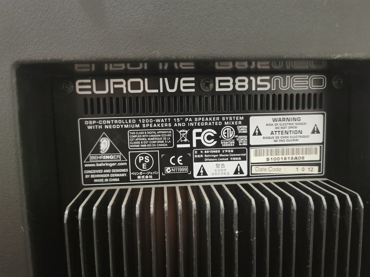 O boxă Behringer B-815 neo activă