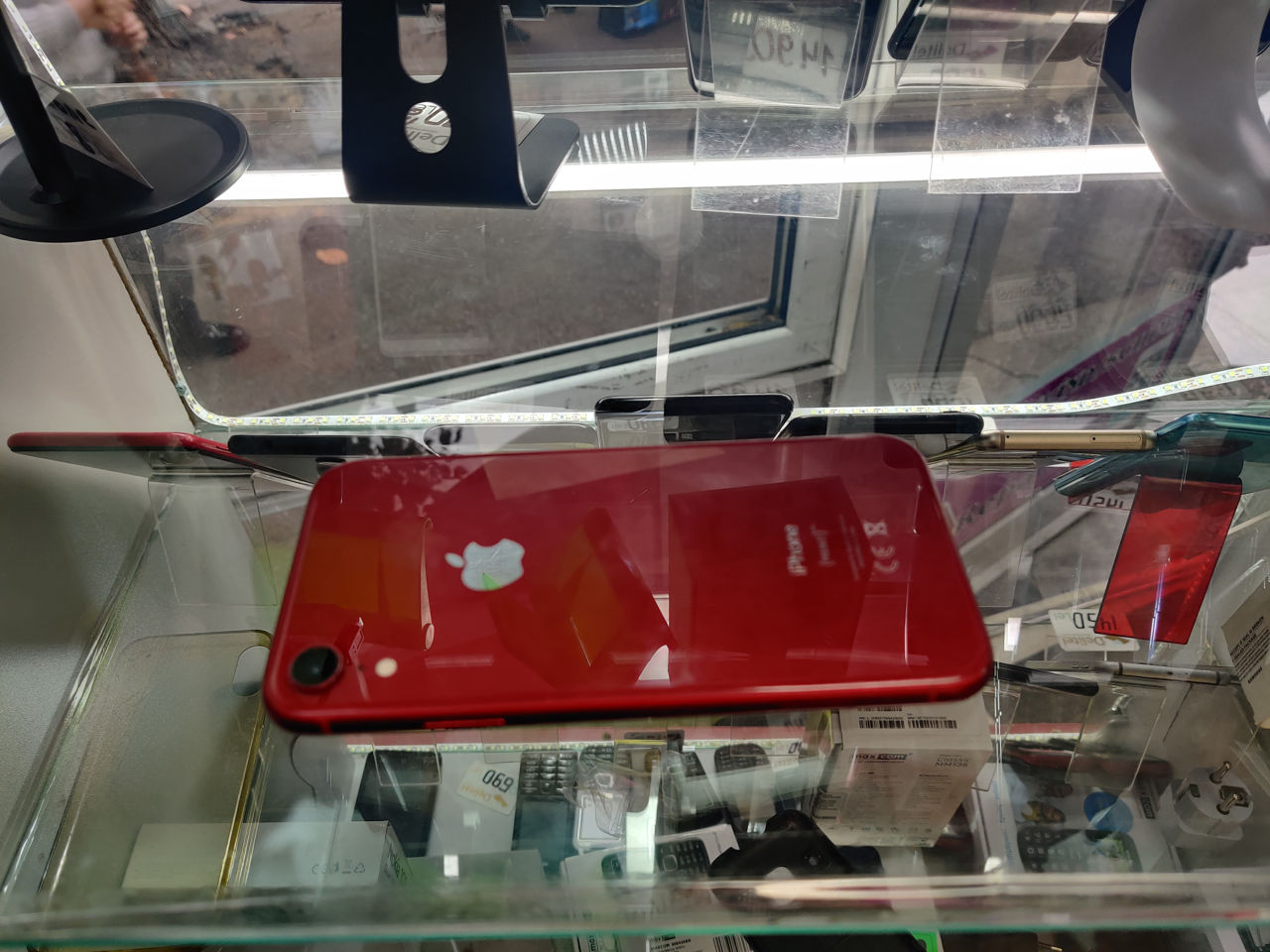 Vind iphone xr ( tot original ) - 5000 lei! E posibilă achitarea in rate