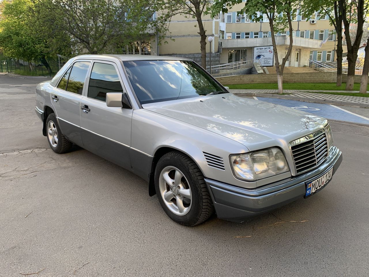 Mercedes Series (W124)