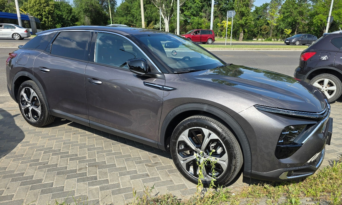 Citroen C5 X 2023 г. с пробегом 11500 км, Плагин-гибрид (бензин), 23000