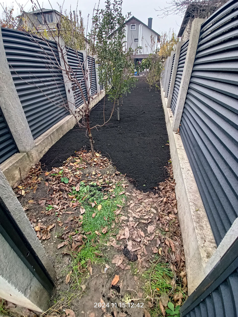 Чернозём. Доставка и разброс по участку.