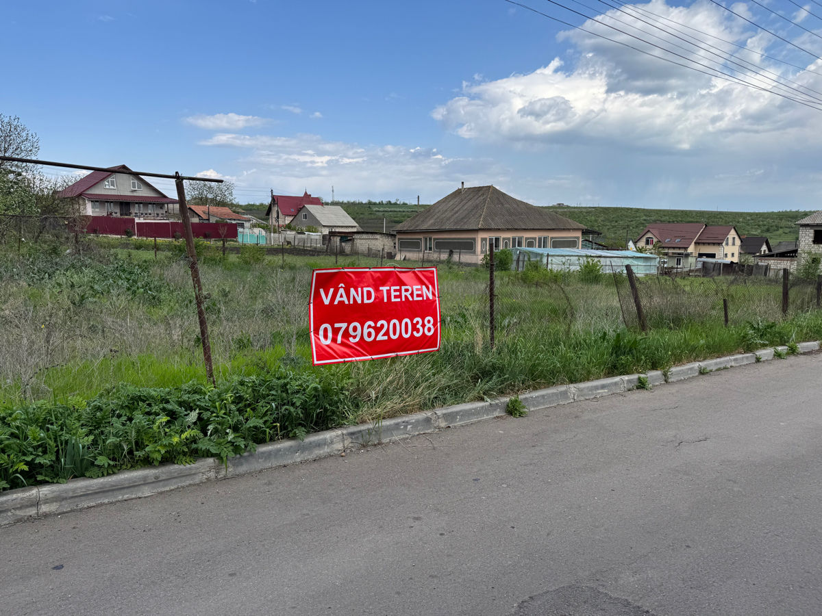 Se vinde Teren 4 Ari Colonița