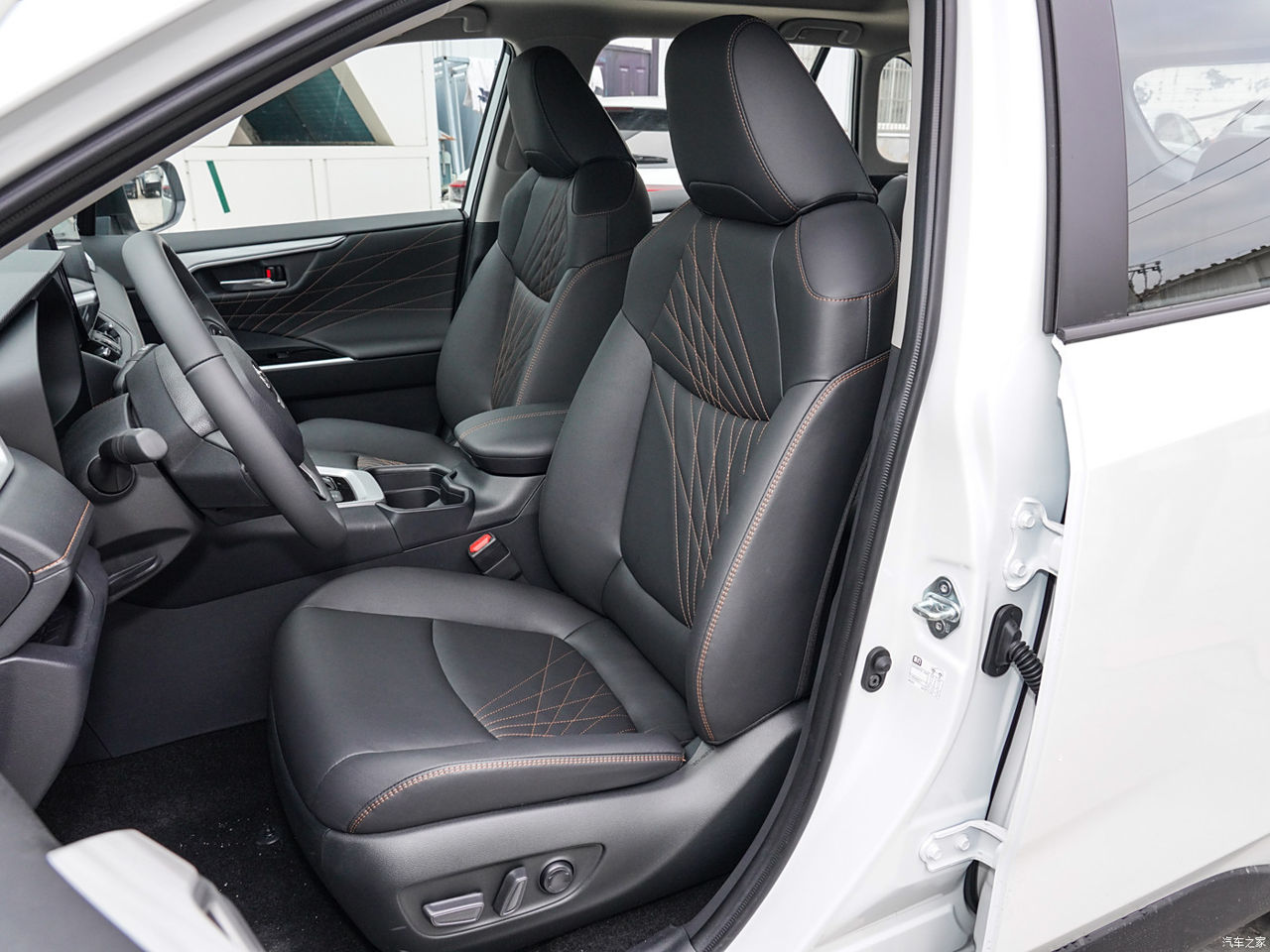 Toyota Rav 4 an. 2024 cu rulaj 1 km, Plug-in Hybrid, 29999