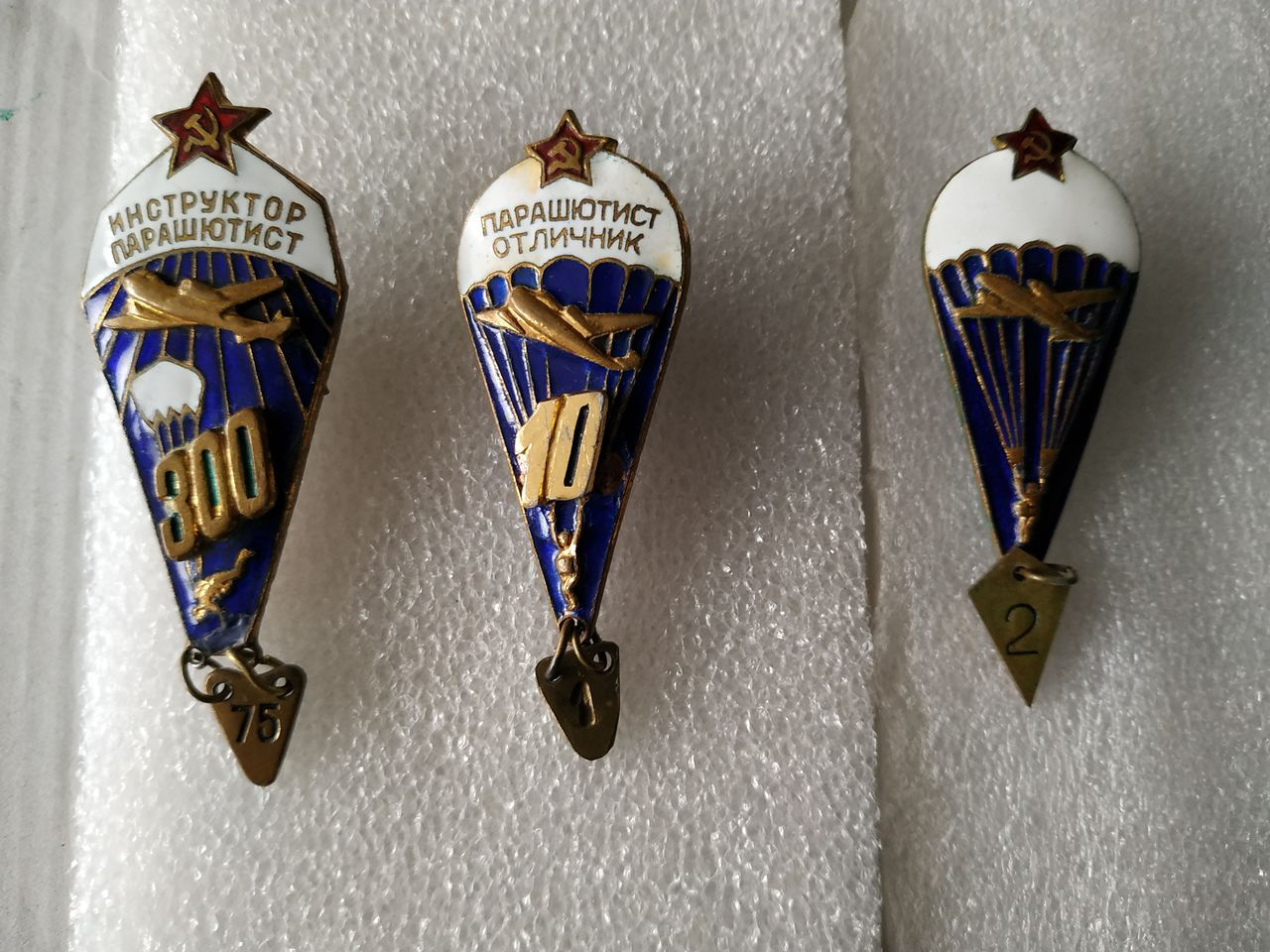 Знаки парашютистов СССР