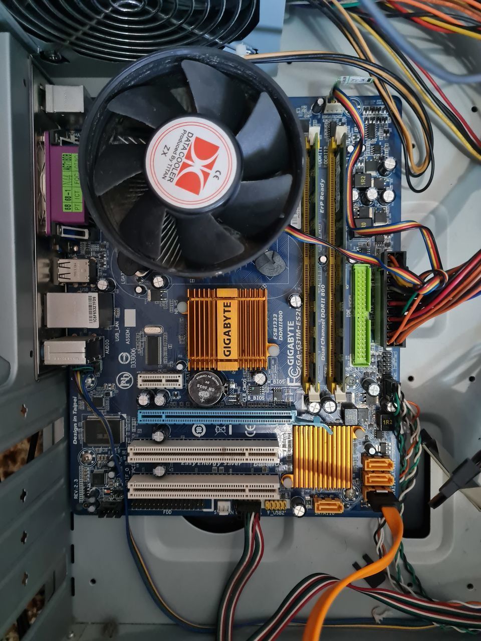 GIGABYTE GA-G31M-ES2L soket 775 300lei nu cedez
