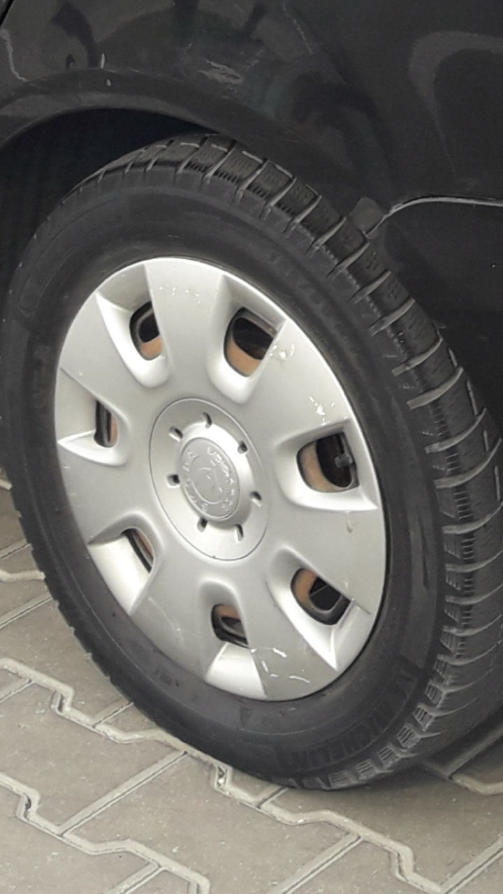 Vind 4 roti discuri R 14 cauciucuri si calpace originale Skoda Fabia 5x100