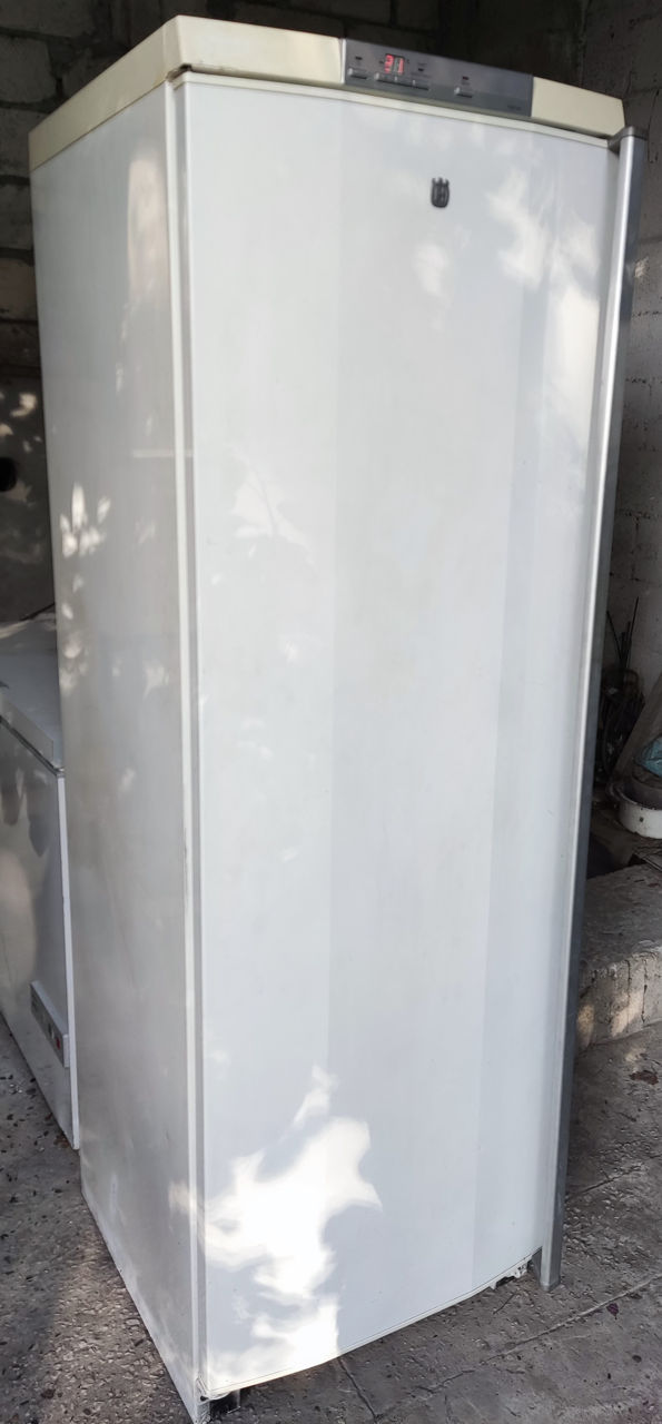 Большая морозилка Electrolux NoFrost 285литров