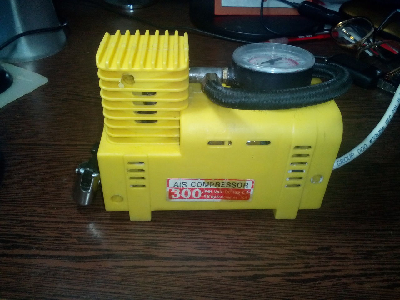 Compresor de inflat rotile la masina -12v-sau la schimb