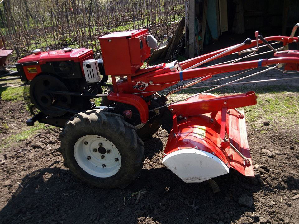 Motoblok Greenhorn 15 c.p + Remorca + Plug + Freza + Cultivator