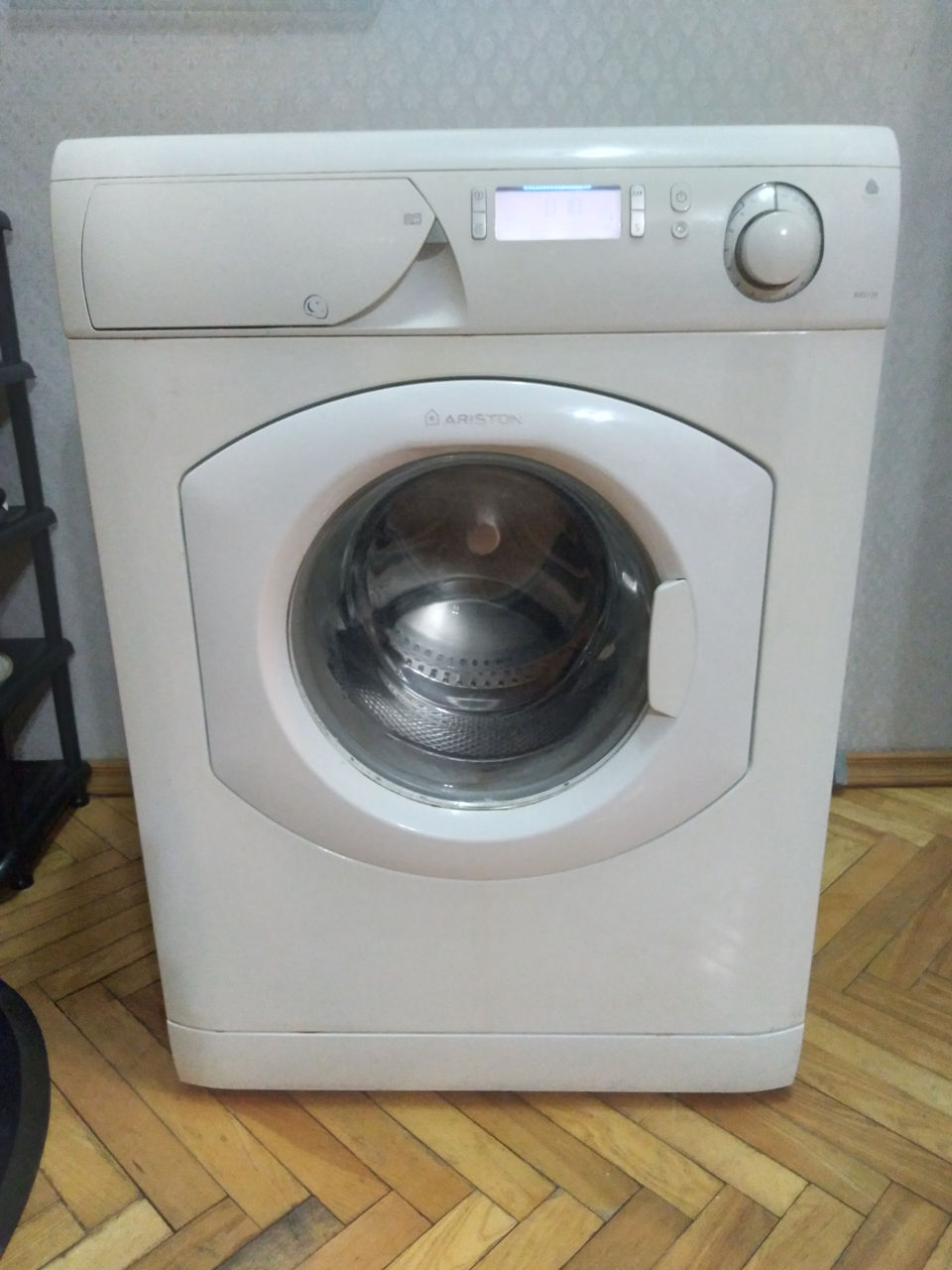 Ariston 6kg.Lucreaza bine.