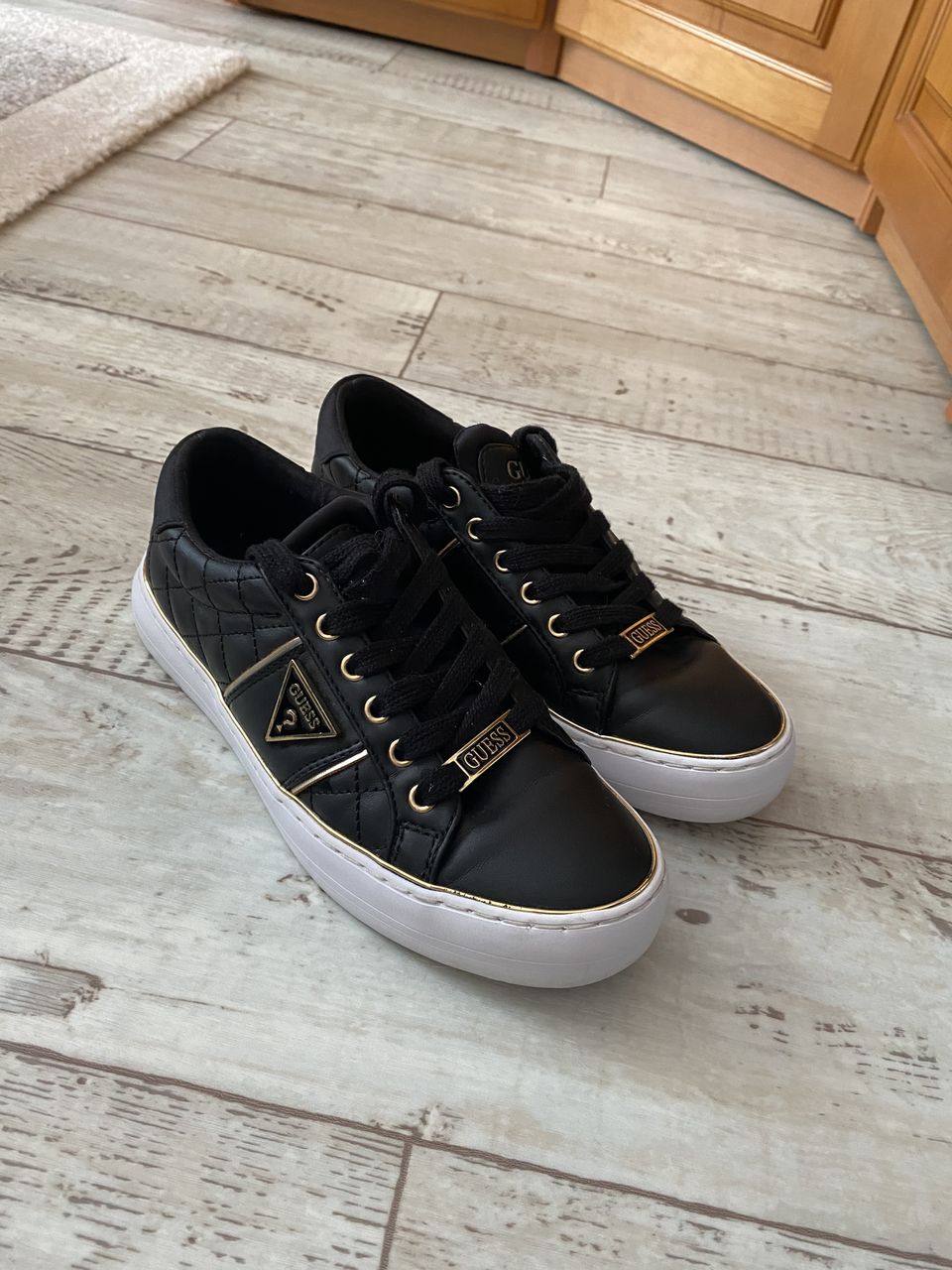 Ghete guess marimea 36