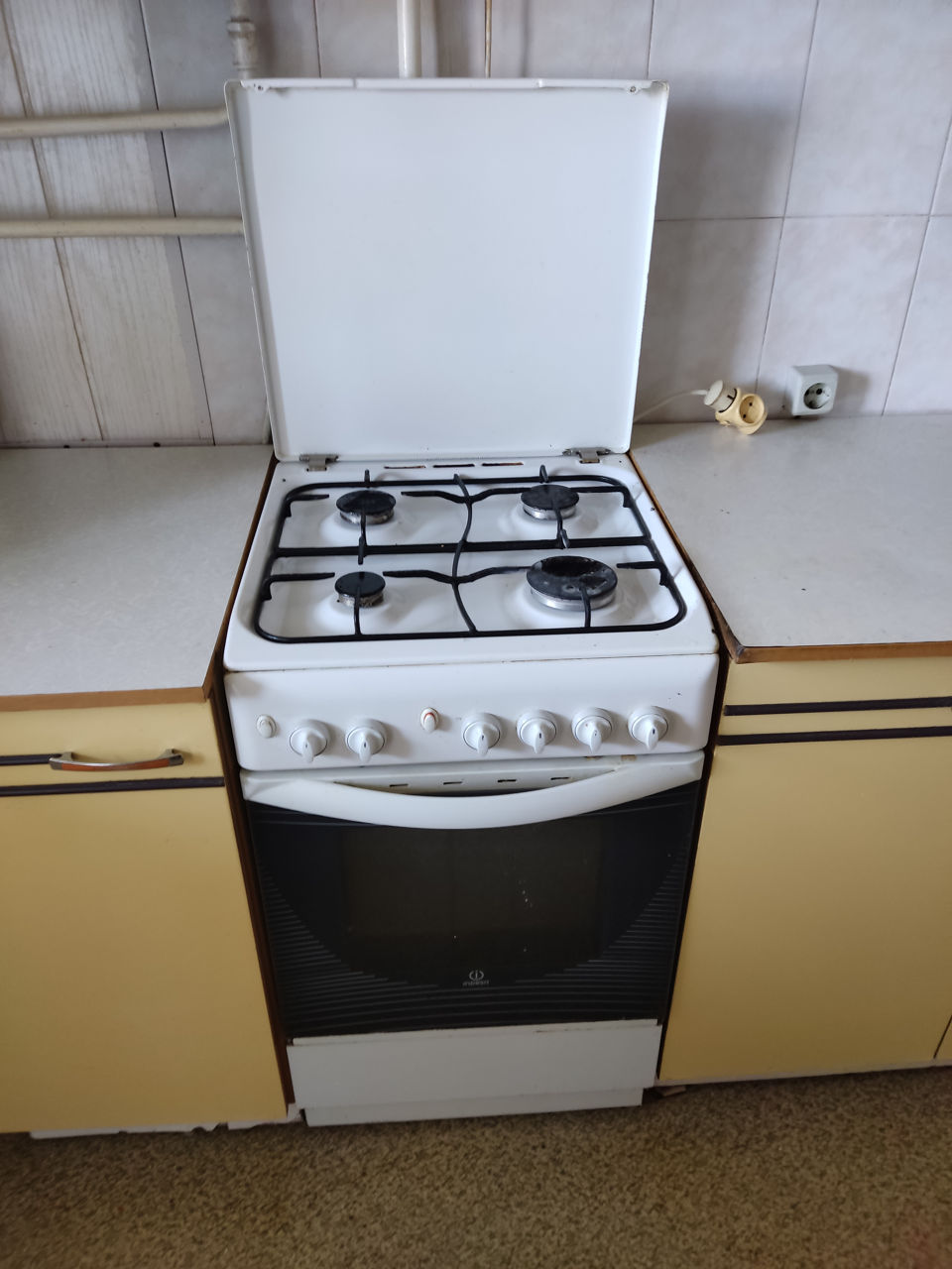 Продается газовая плита индезит