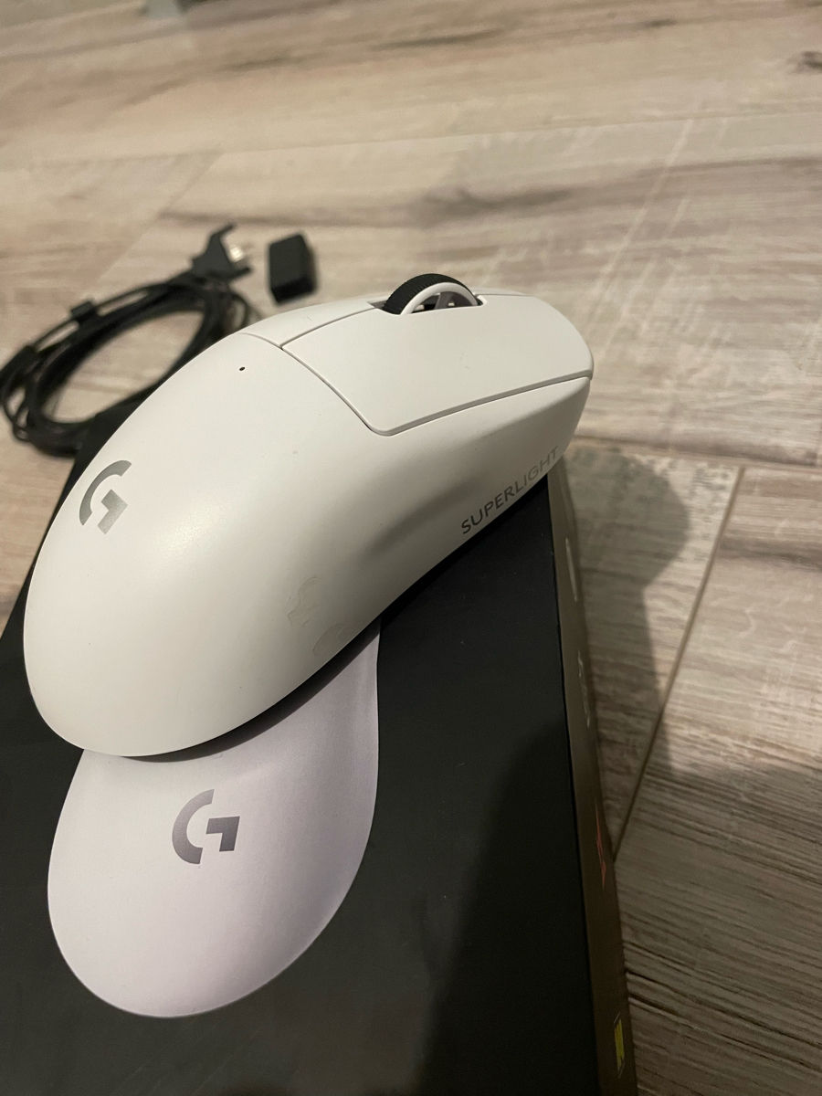Vând logitech pro superlight