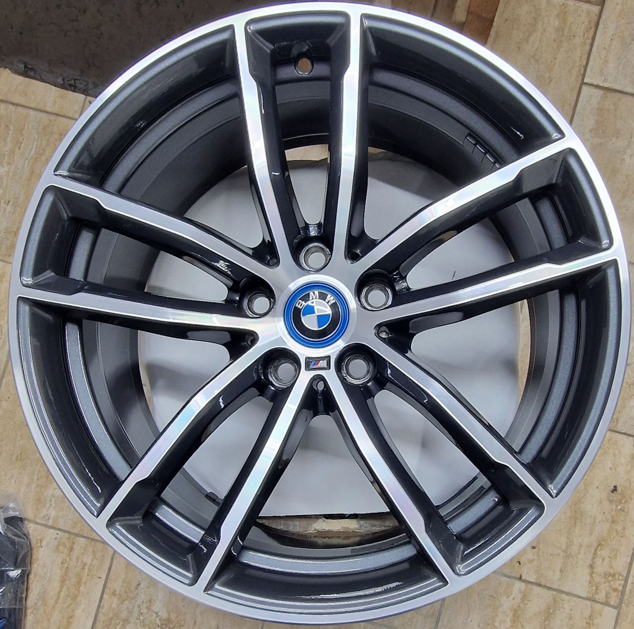 Оригинальные диски с зимними шинами BMW r18 G30 LCI M paket style 662