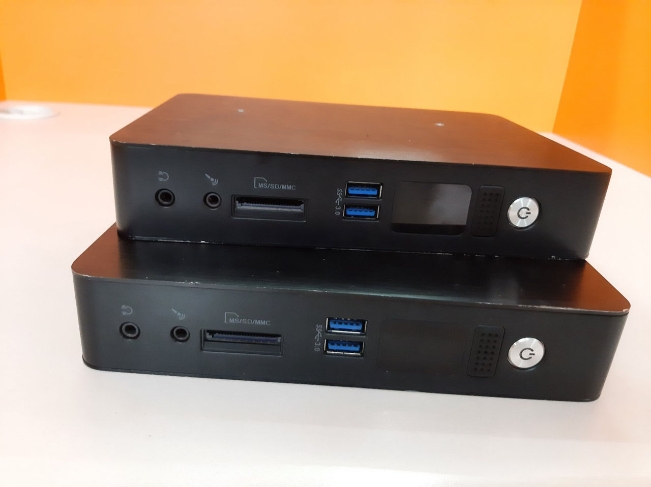 Foxconn NanoPC AT-5570 + Server IBM x3200 M3