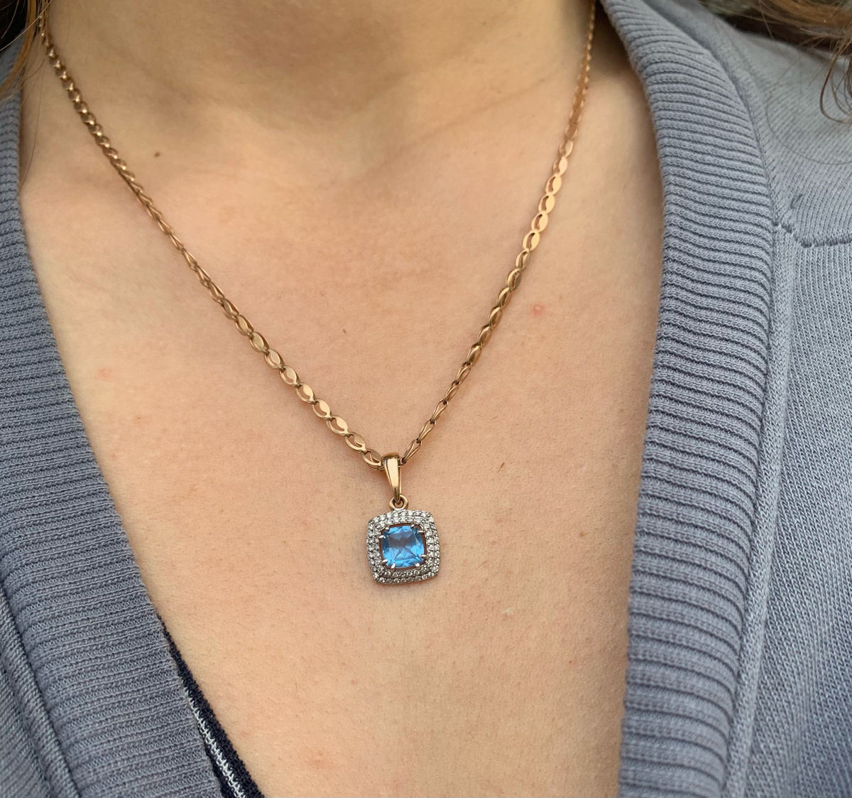 Vand colier de aur cu piatra topaz