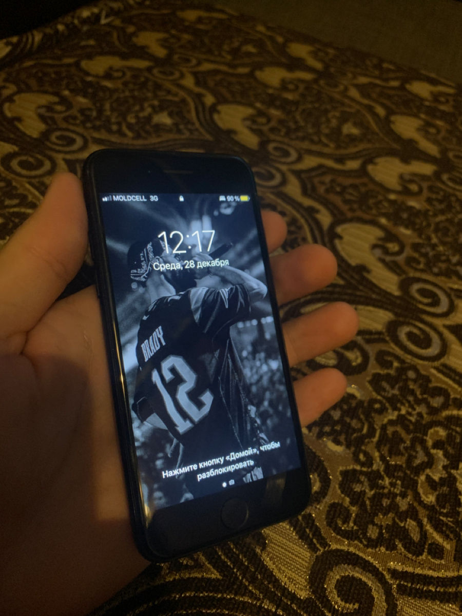 VAND IPHONE 7 seria noua cu sticla pe spate negru 32 gb totul original ...