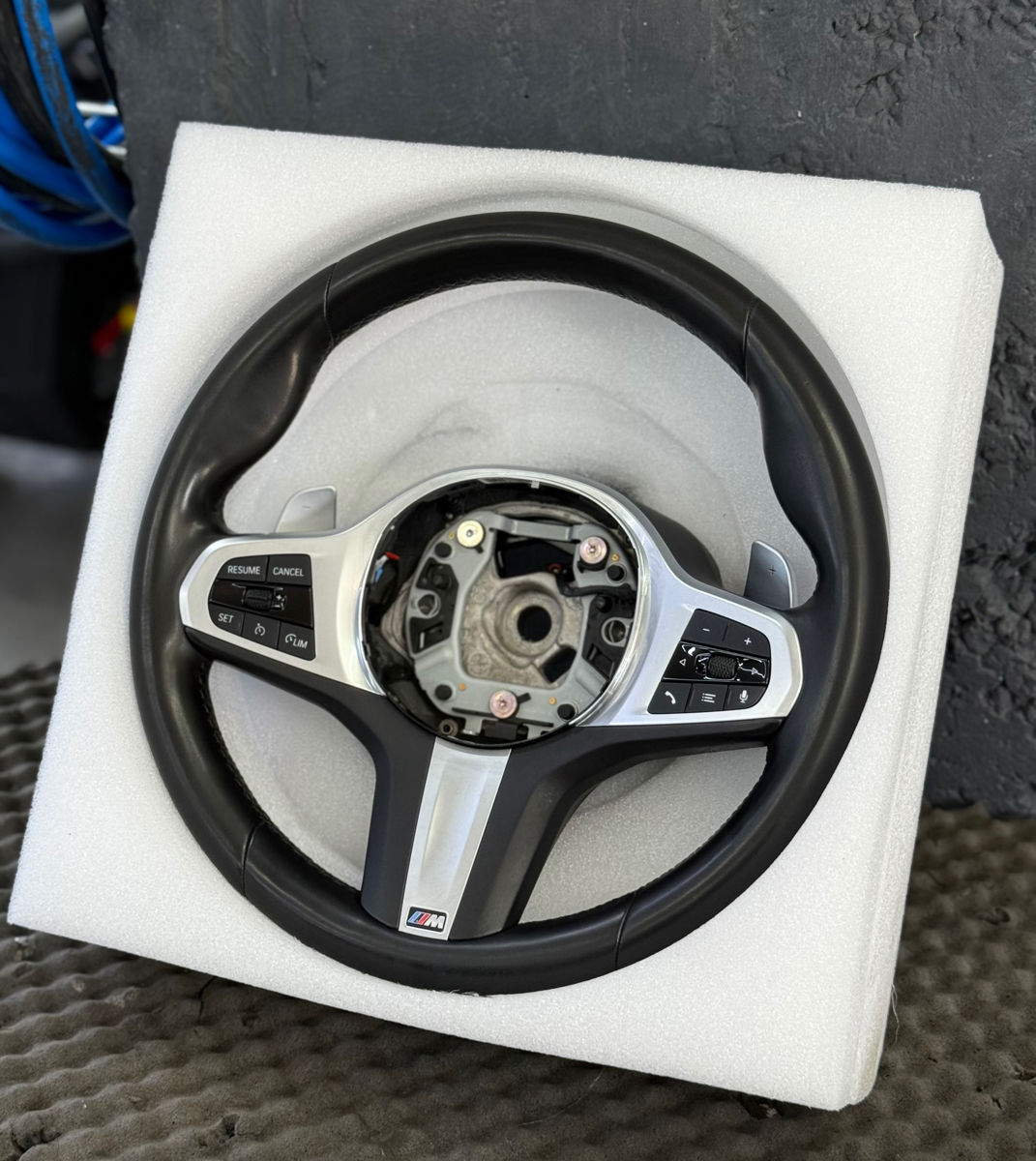 Volan M-Paket BMW G30/G31 cu padele și butoane multifuncționale